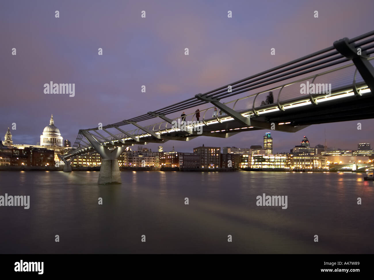 Millennium bridge dusk river hi-res stock photography and images - Alamy
