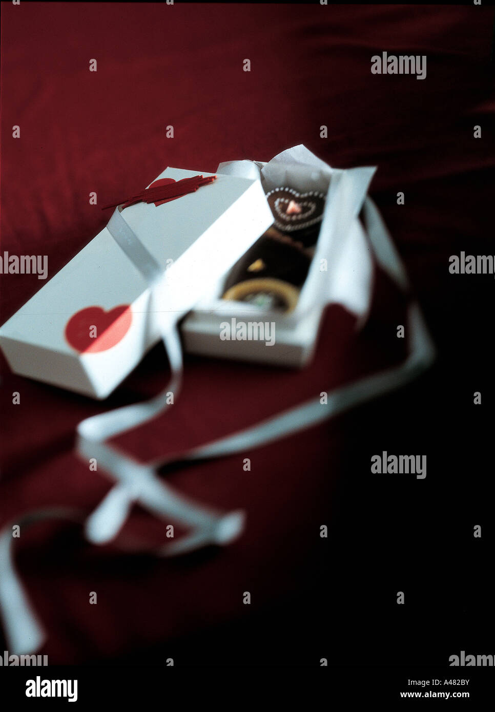 Close-up of an open gift box Stock Photo - Alamy