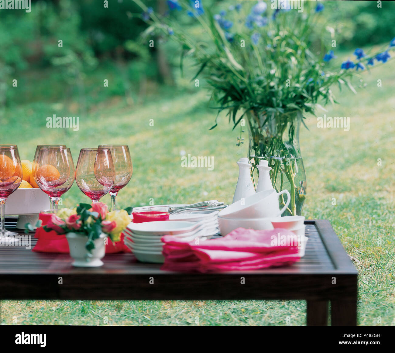 Close-up of crockery on the dining table Stock Photo - Alamy