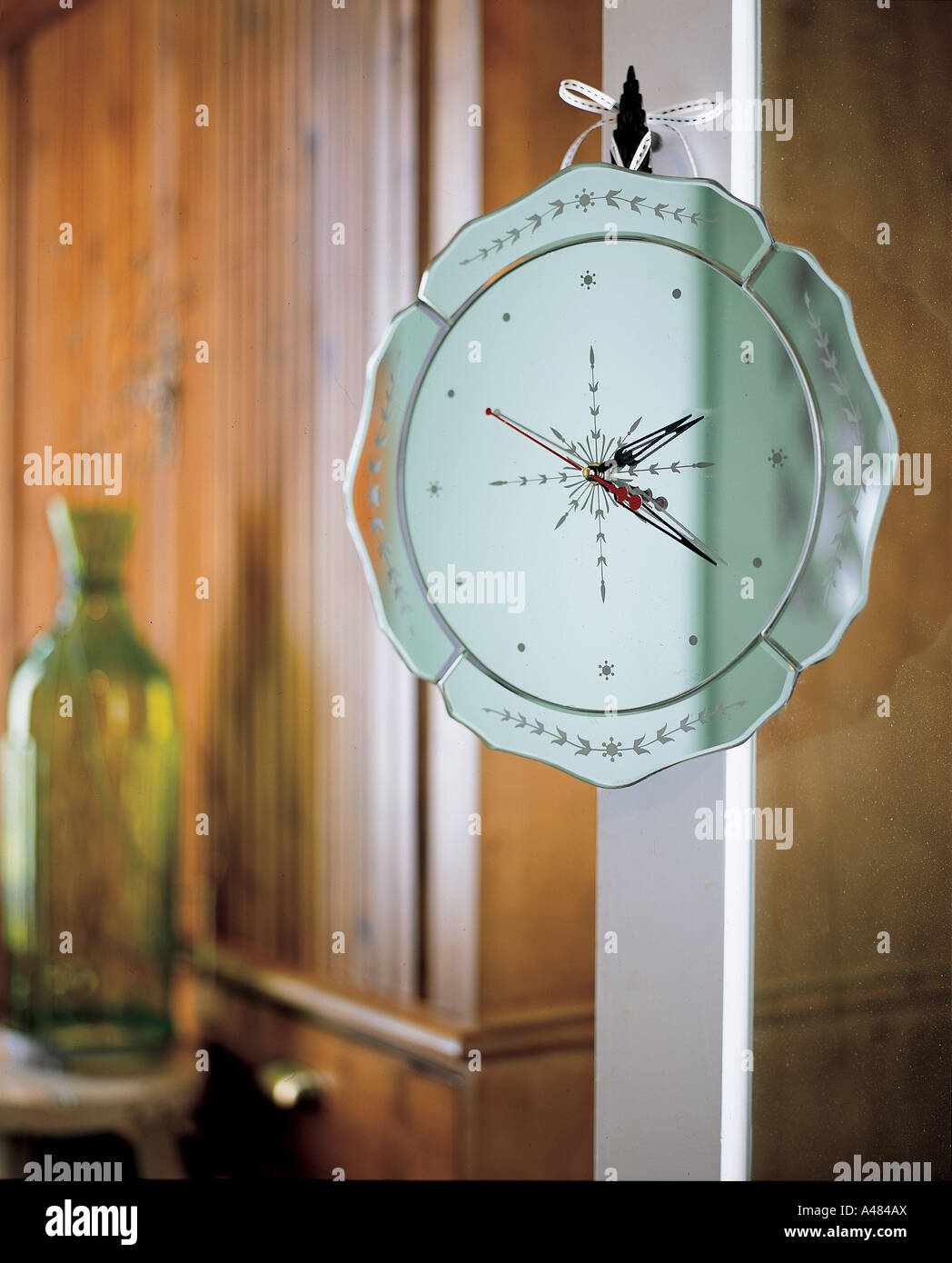 Clock on a column hi-res stock photography and images - Alamy