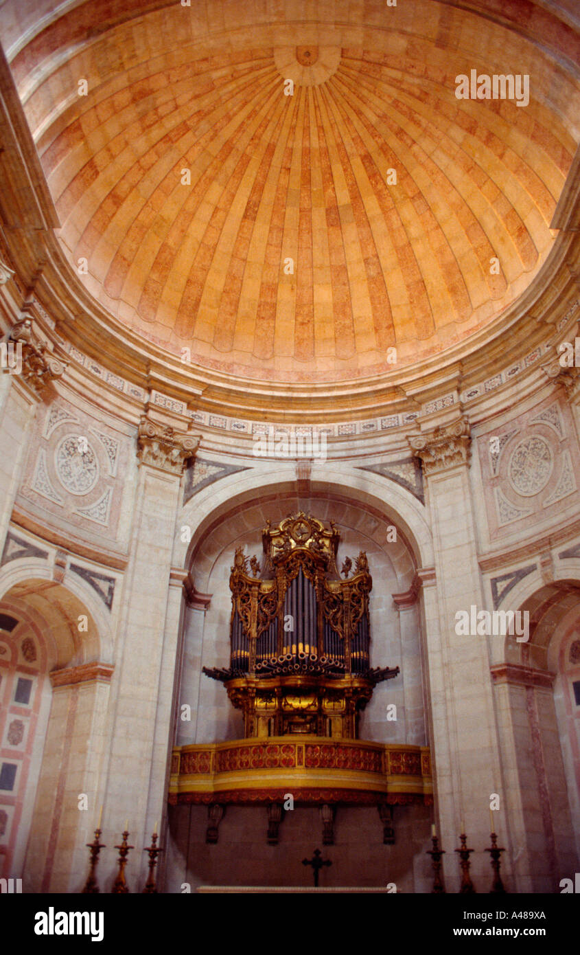 Doomed ceiling hi-res stock photography and images - Alamy