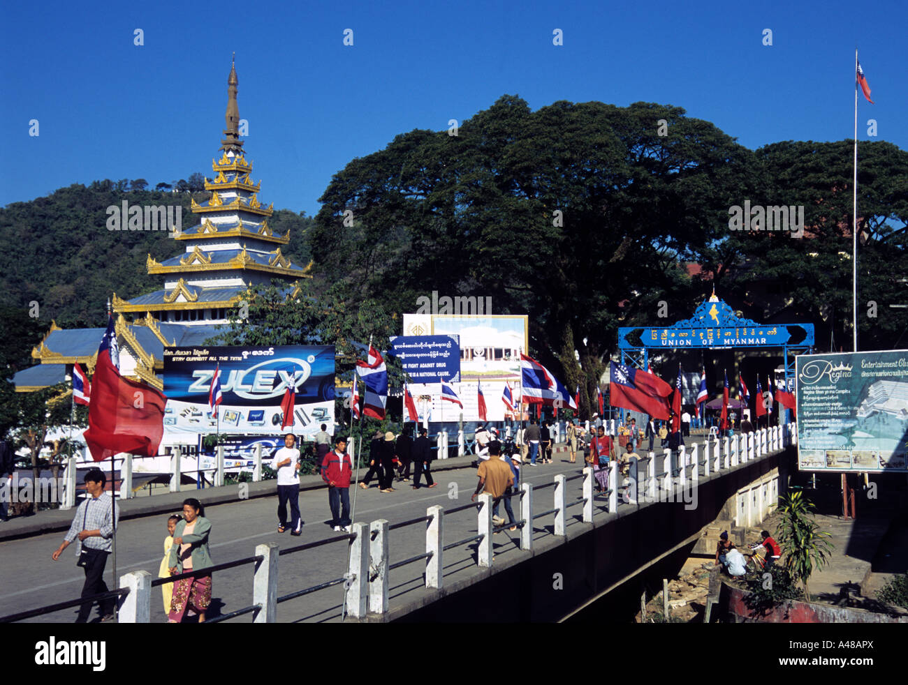 Friendship Bridge at Mae Sai and Tachileik,Burma border crossing,northern Thailand Stock Photo ...