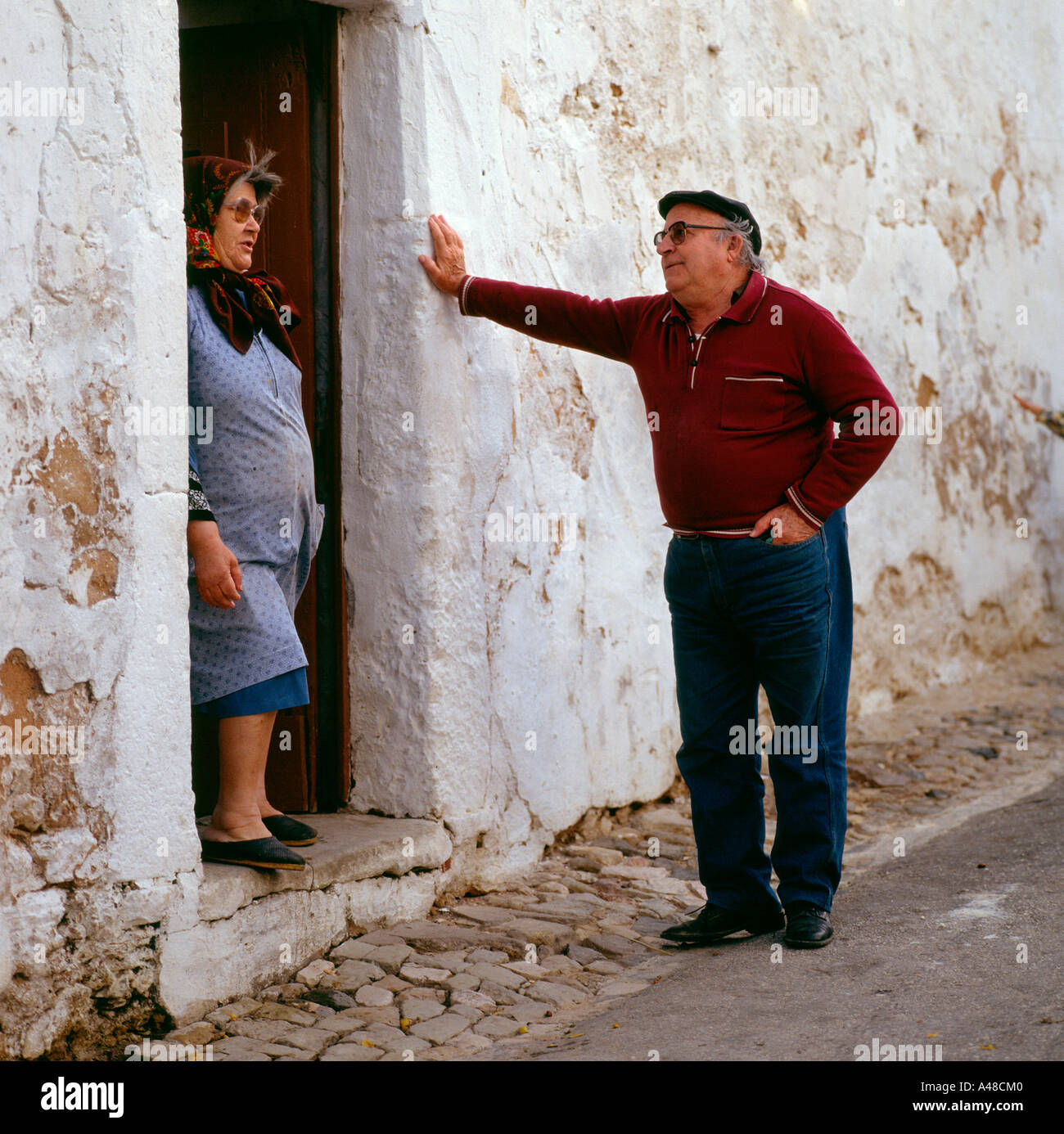 Man woman talking gate hi-res stock photography and images - Alamy