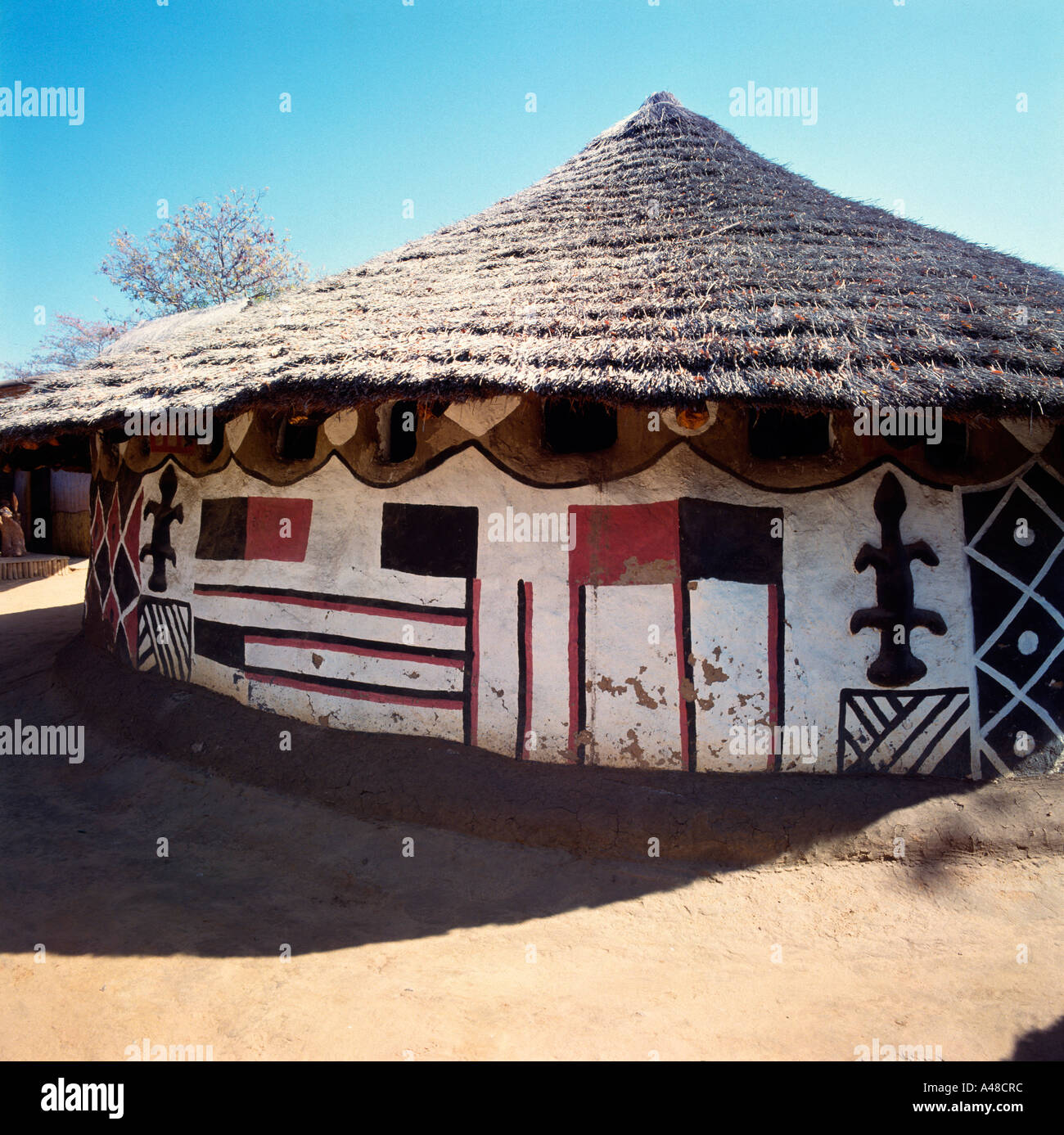 Ndebele house hi-res stock photography and images - Alamy
