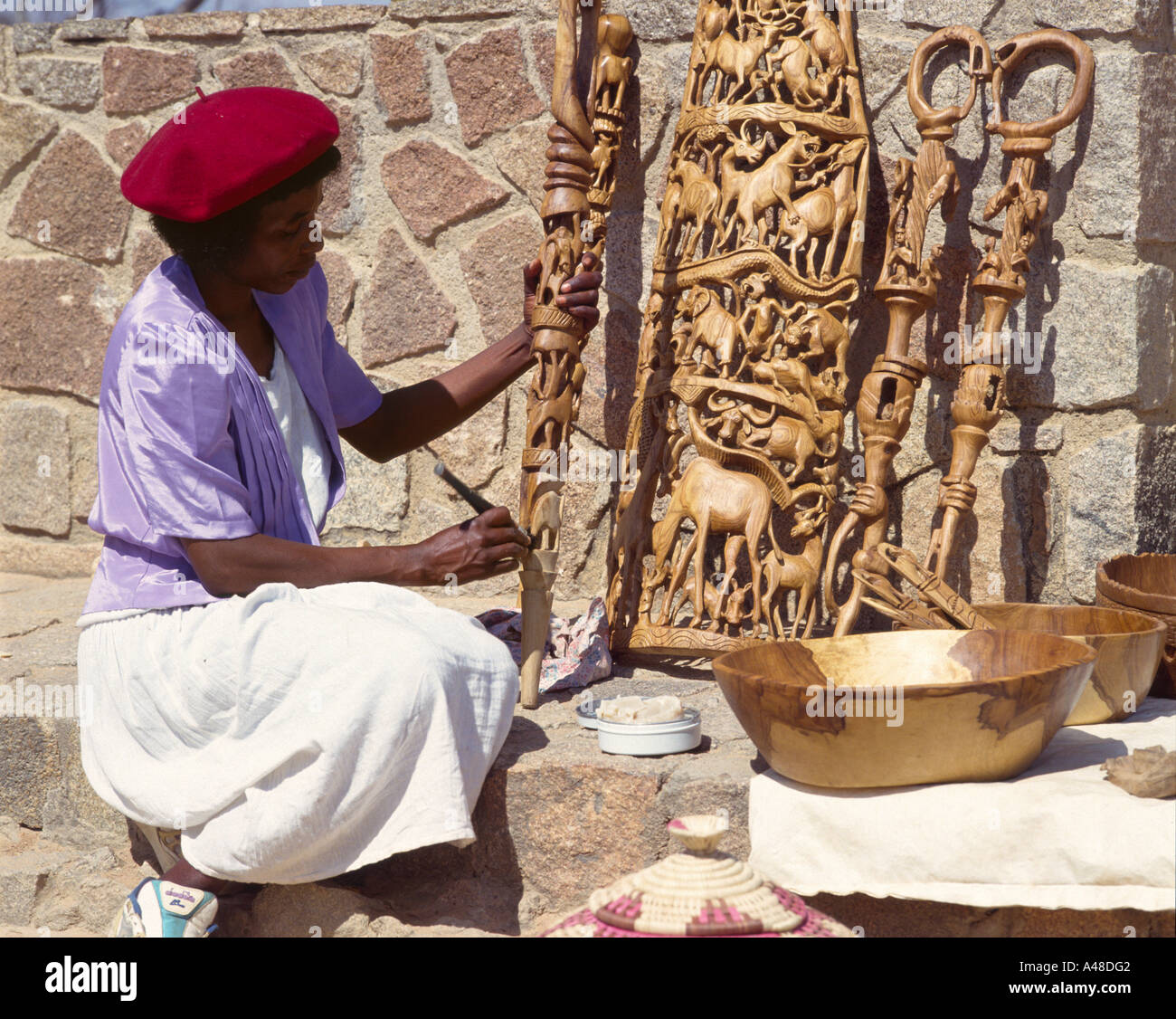 Wood carver zimbabwe hi-res stock photography and images - Alamy