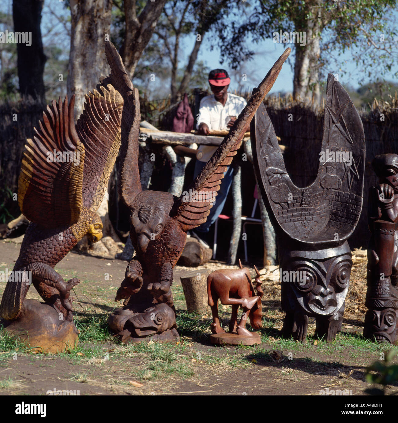 Wood carver zimbabwe hi-res stock photography and images - Alamy