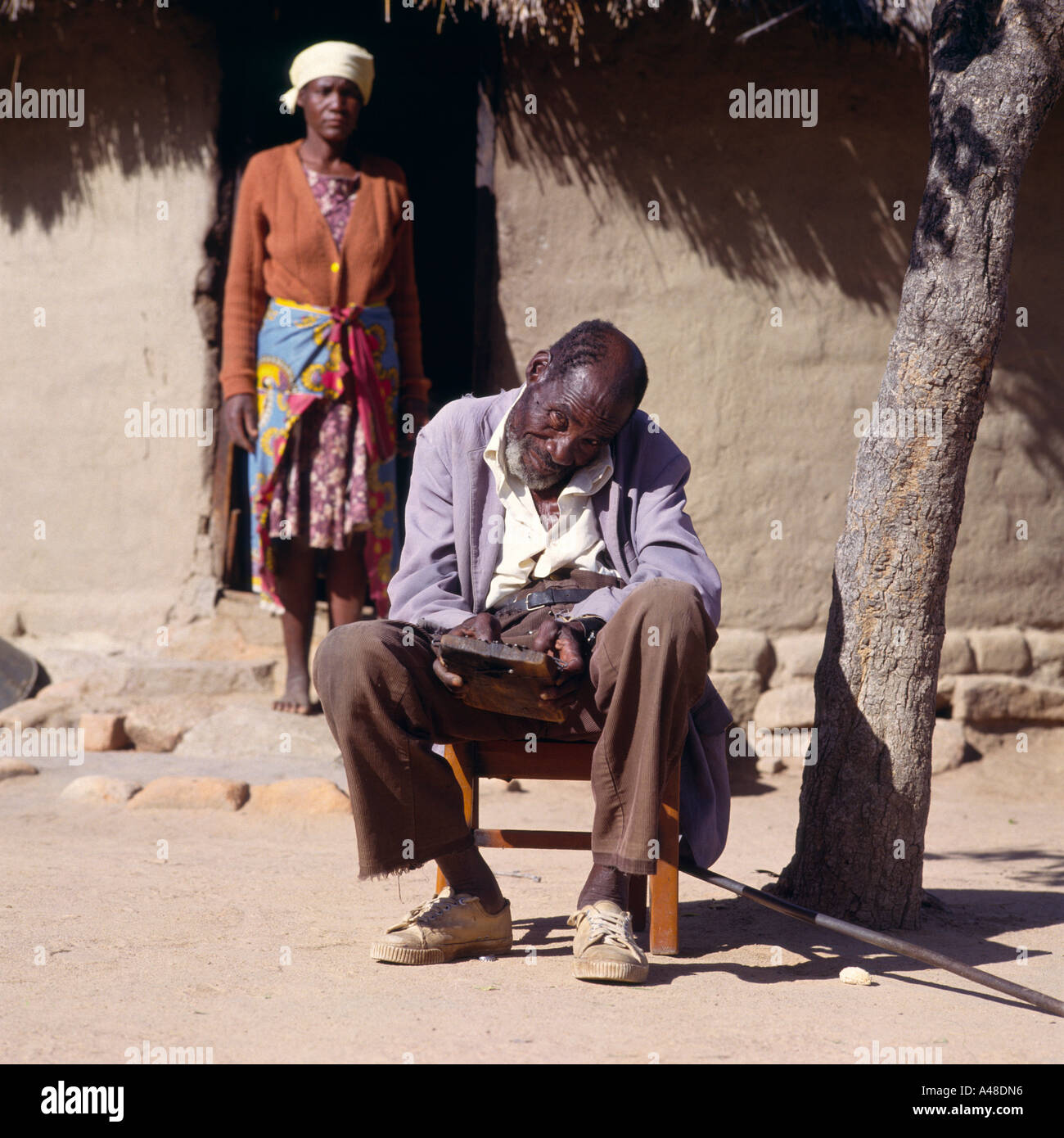 Mbira hi-res stock photography and images - Alamy