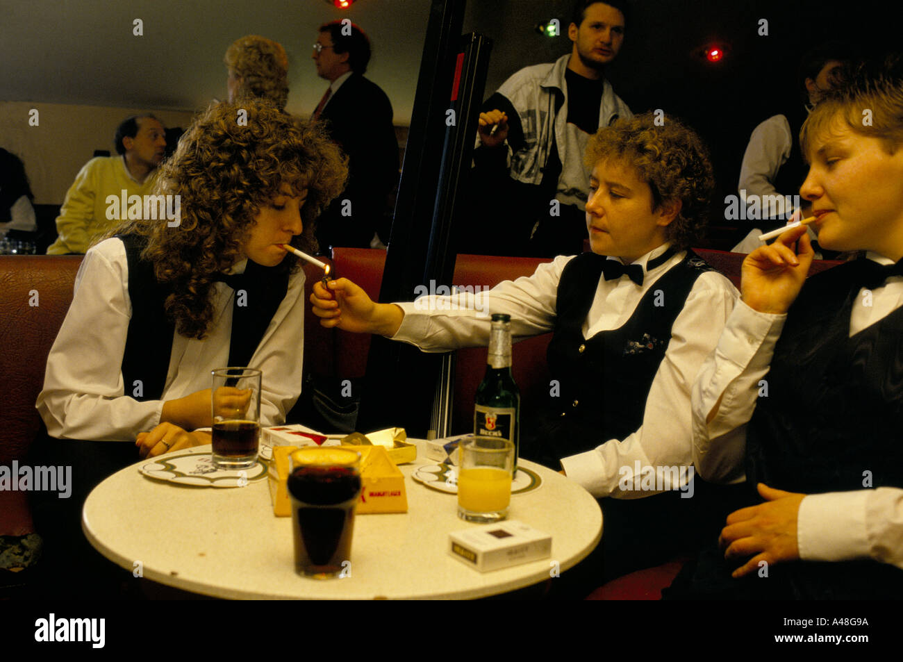 Women pool players smoking and drinking during a pool championship ...