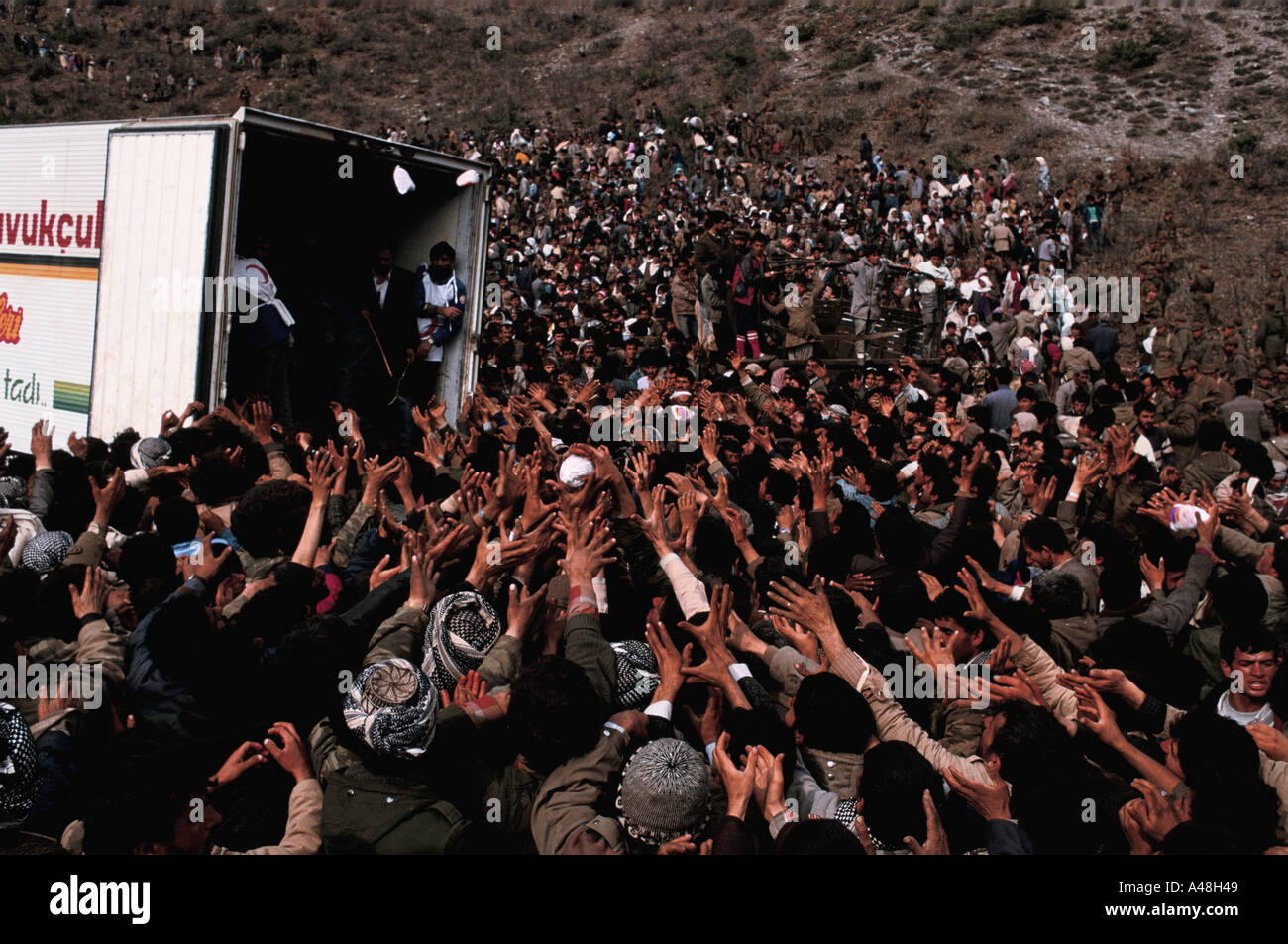 Kurdish men from Iraq mob a food distribution truck at ishikveren ...