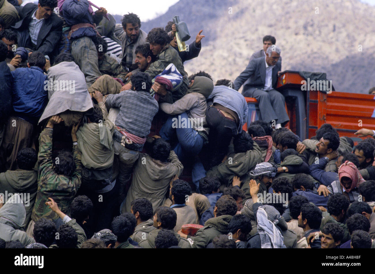Kurdish refugees 1991 refugee camp hi-res stock photography and images ...