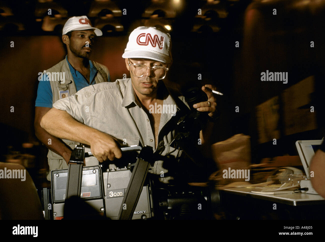 cnn camera crew gulf war 1991 1991 Stock Photo - Alamy