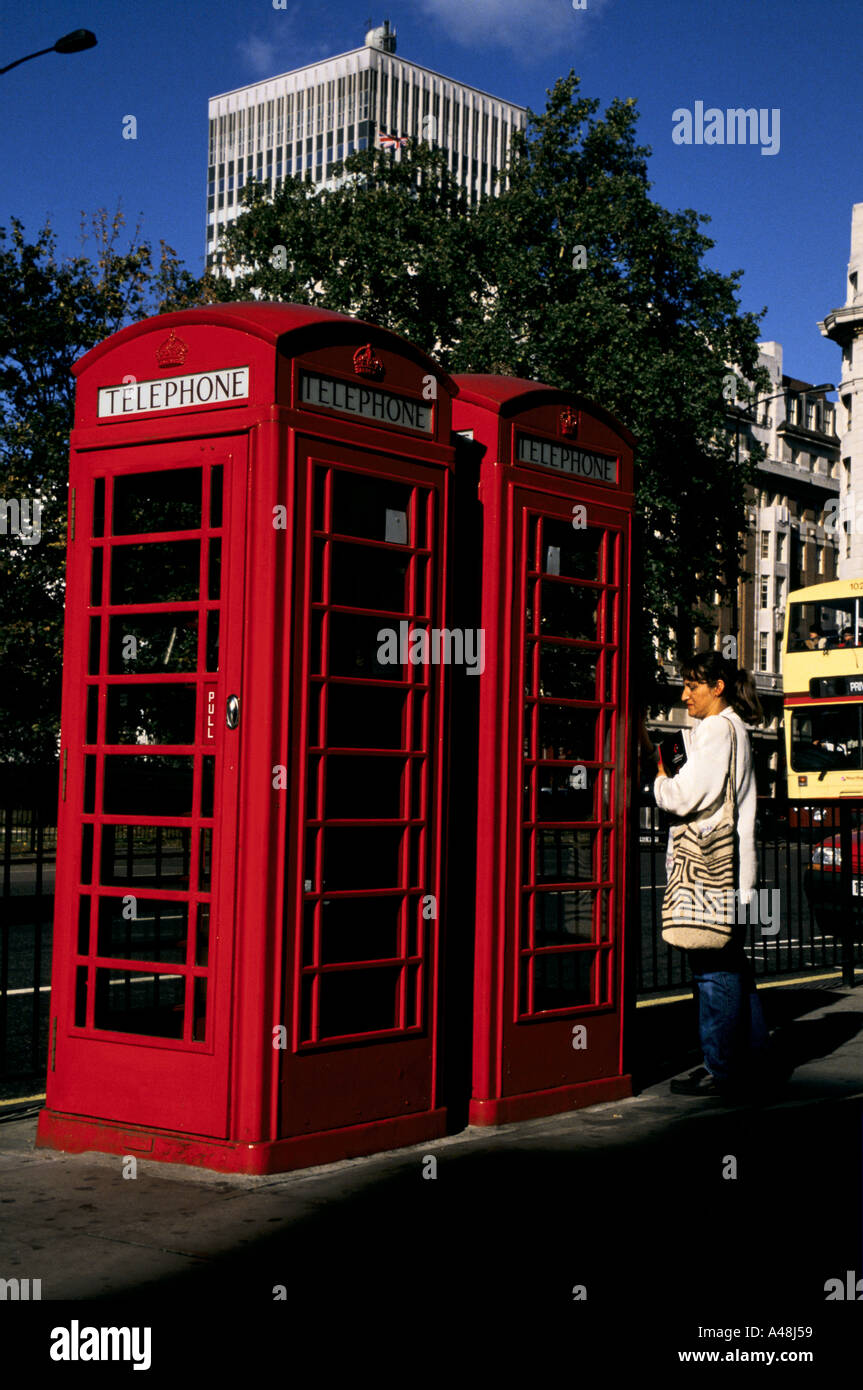 Woman waitin hi-res stock photography and images - Alamy