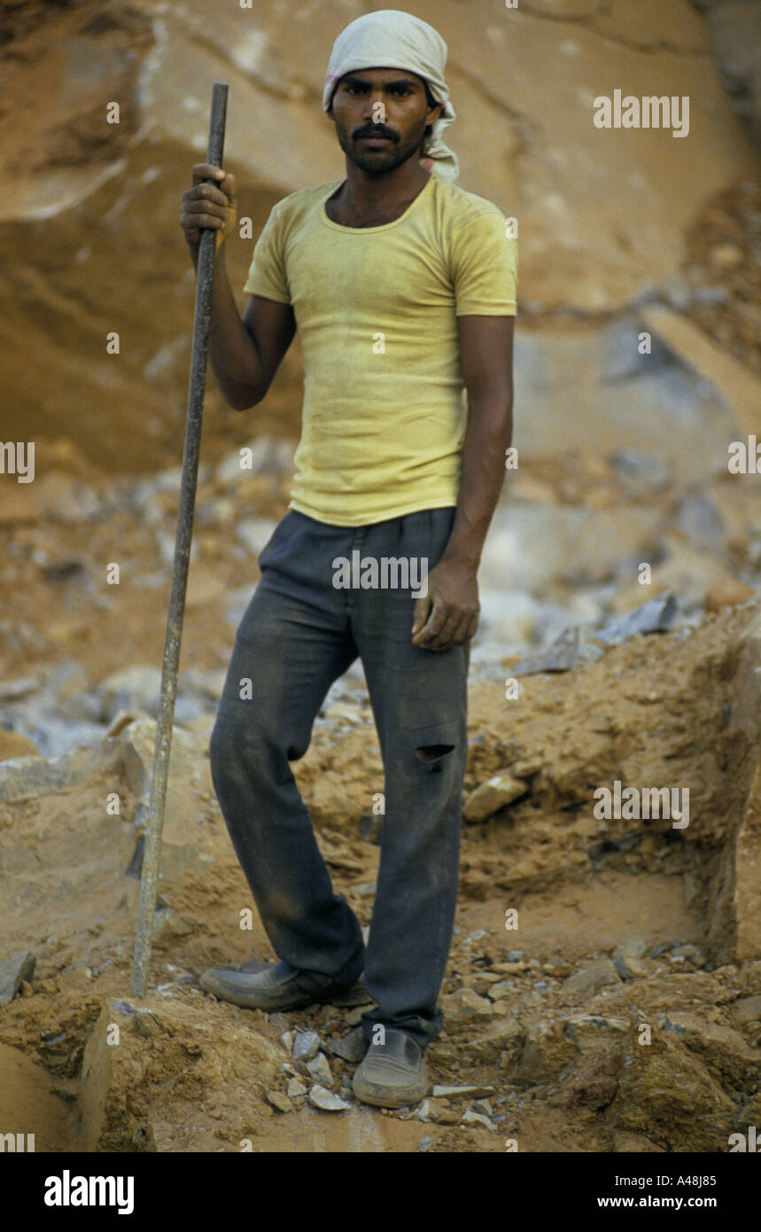 Bonded labour hi-res stock photography and images - Alamy