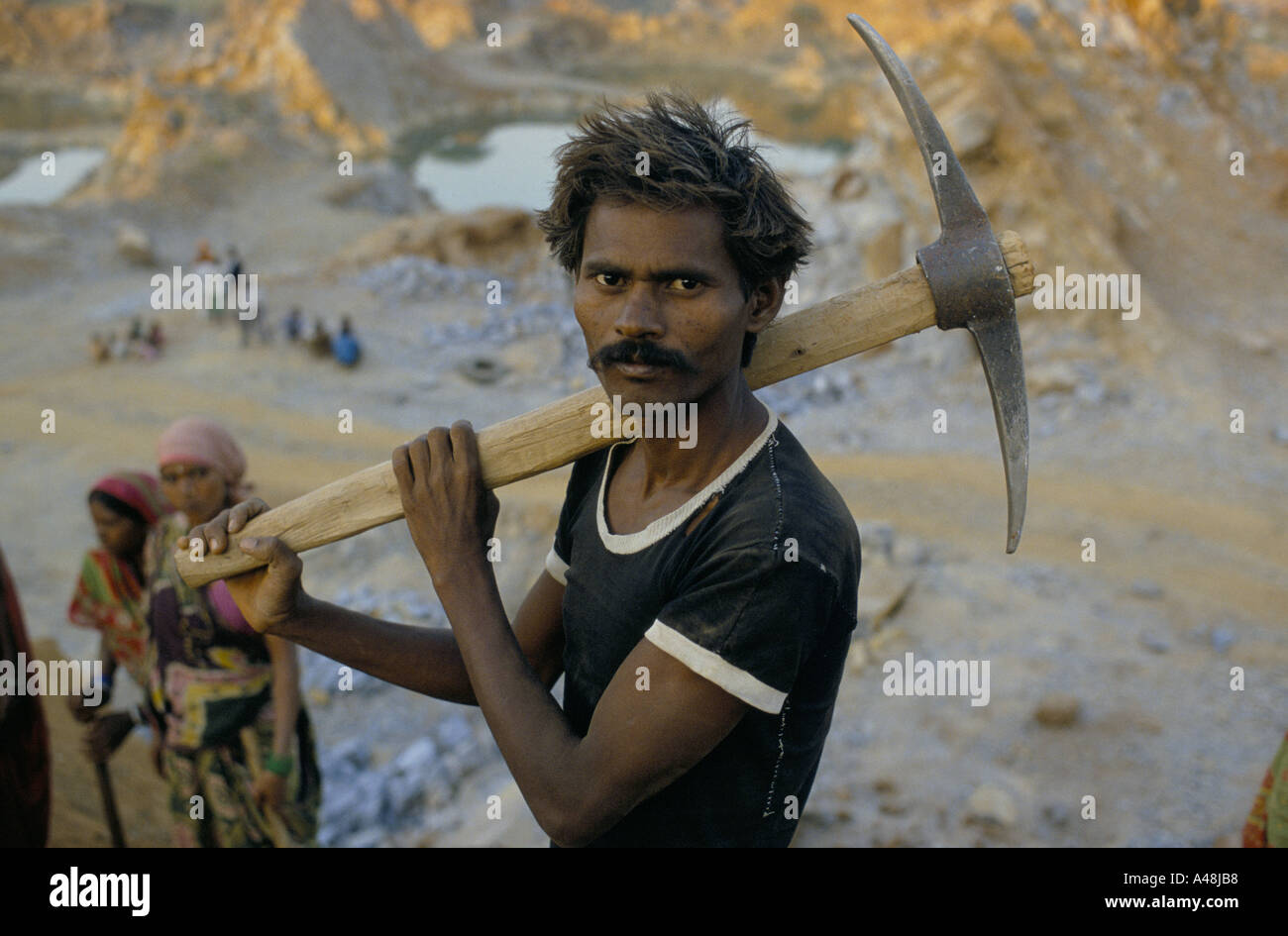 Slave labour hi-res stock photography and images - Alamy