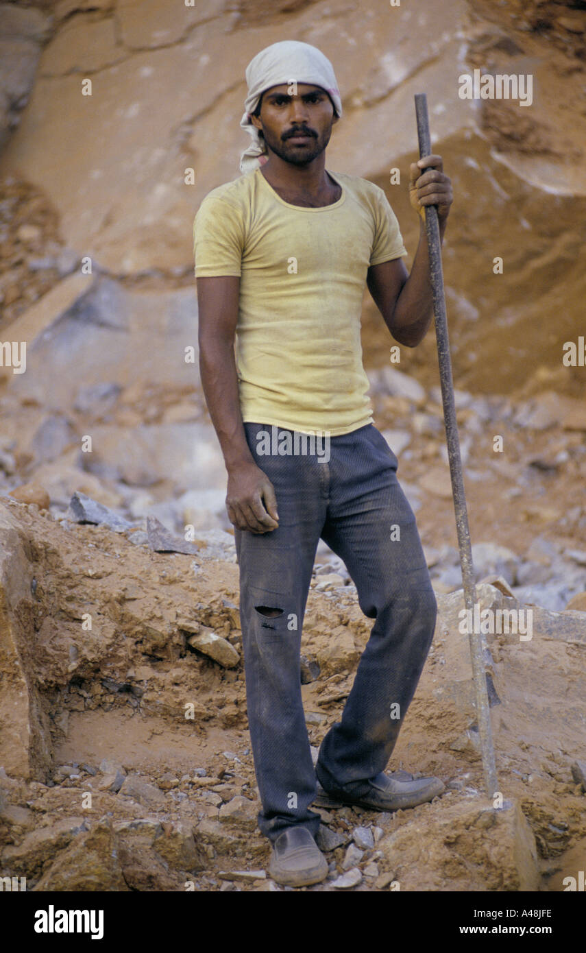 Bonded labour hi-res stock photography and images - Alamy