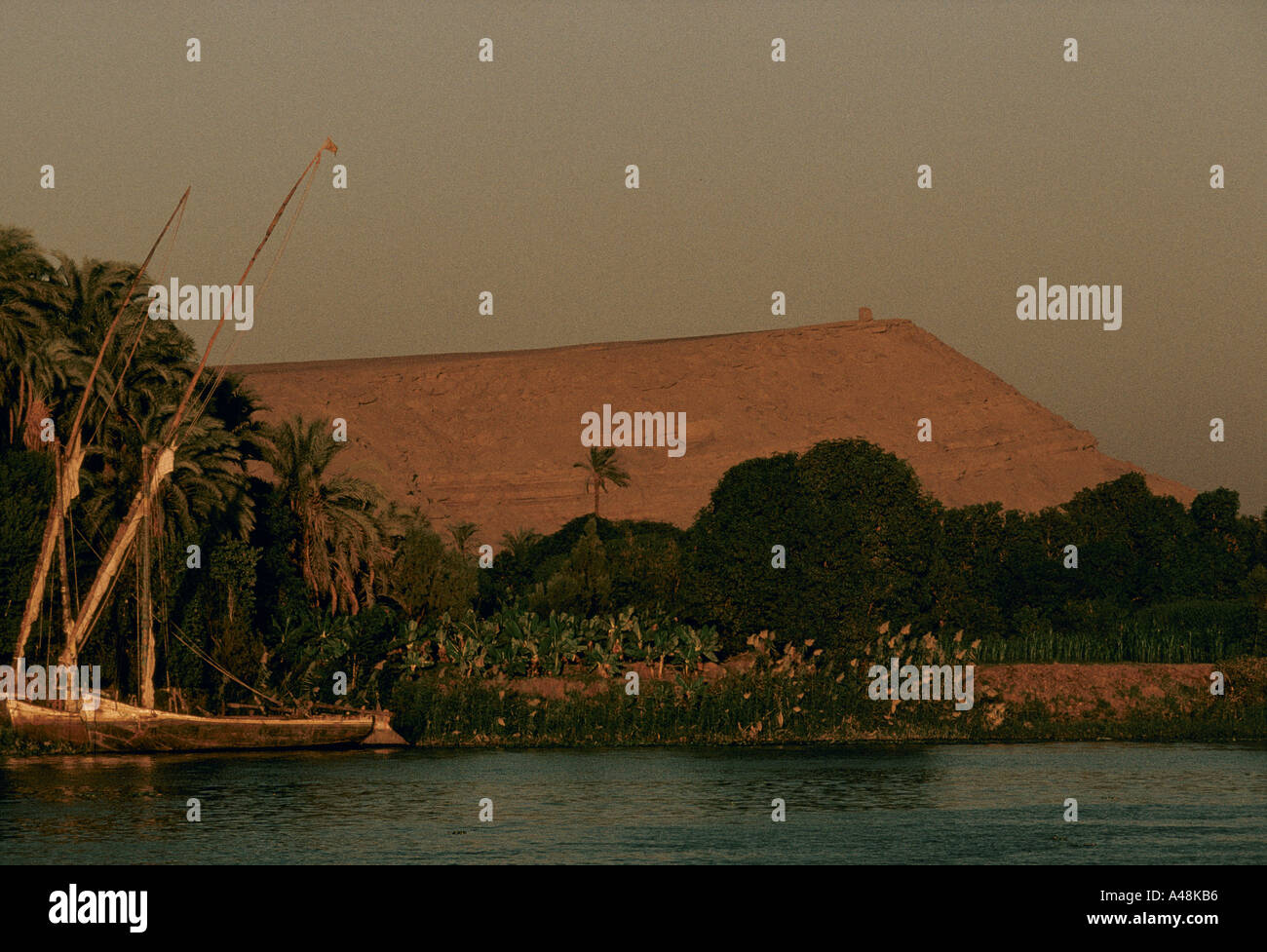 Nile river palm trees hi-res stock photography and images - Alamy