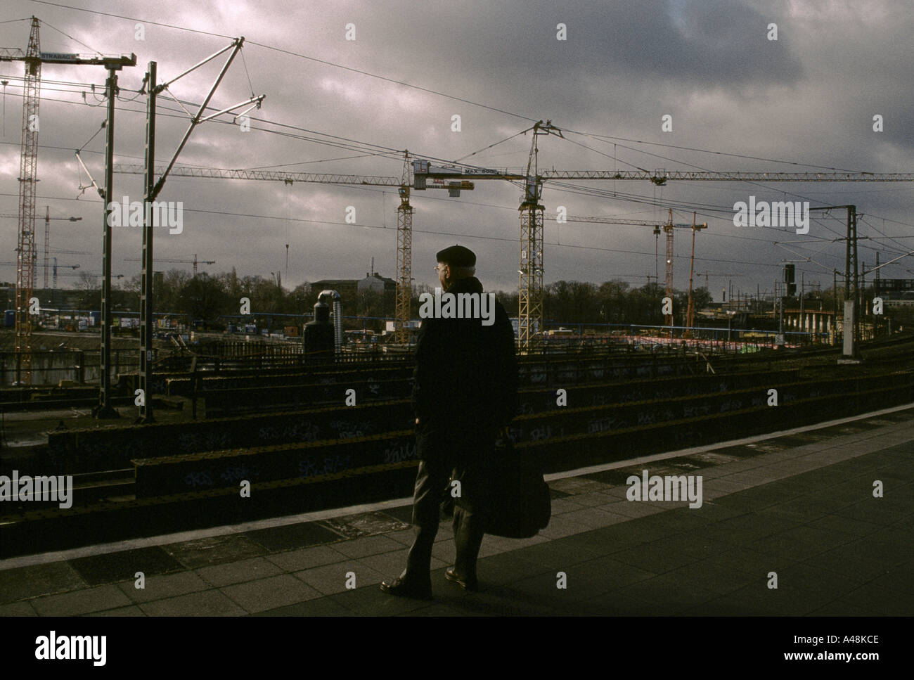 Man waiting for a train at lehter bahnhof station berlin 1999 Stock ...