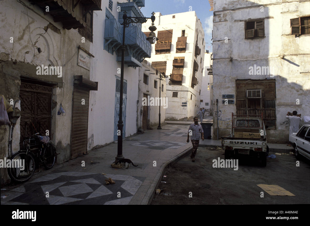 Street scene jeddah saudi arabia hi-res stock photography and images ...