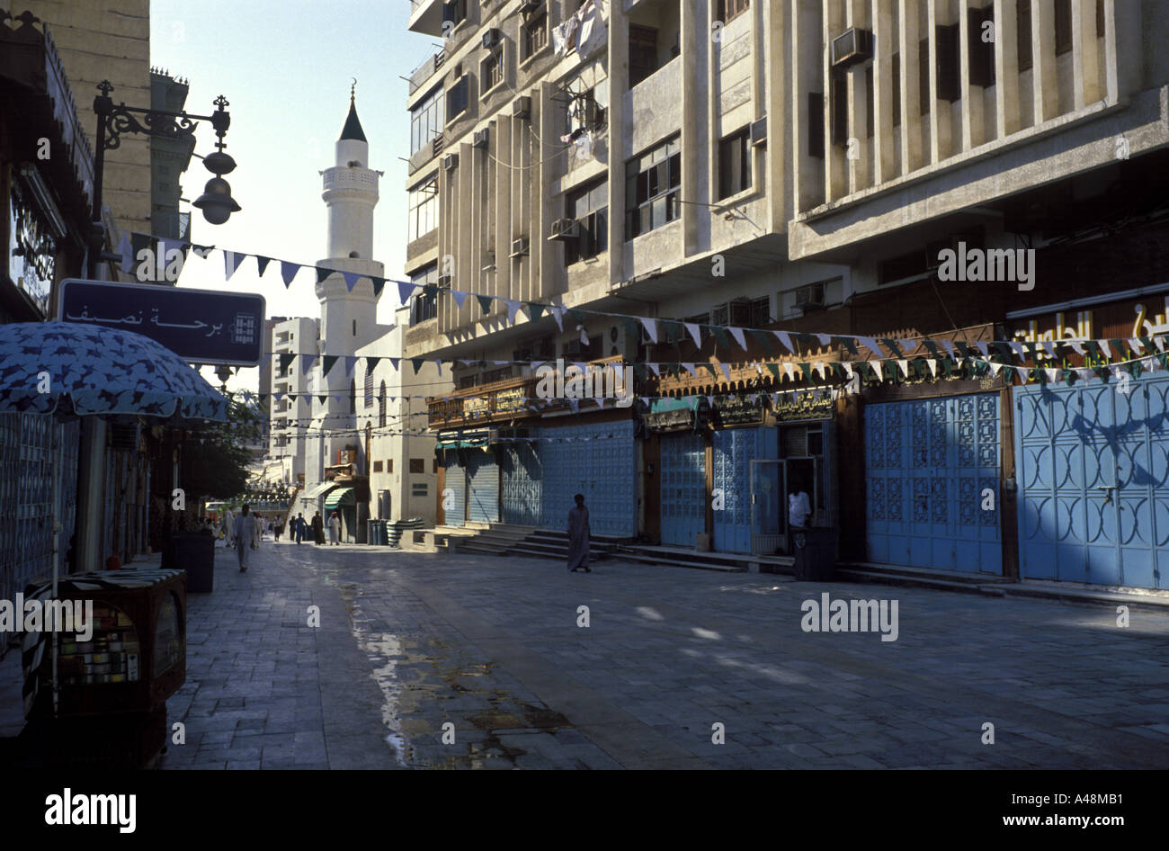 Jeddah saudi arabia street scene hi-res stock photography and images ...