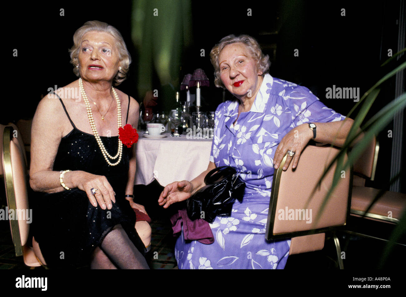 Passengers at cocktail party on Queen Elizabeth II Stock Photo - Alamy