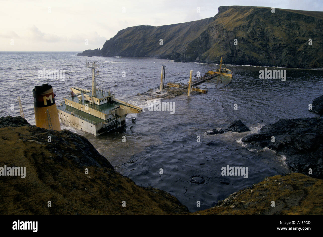Braer oil tanker disaster shetland hi-res stock photography and images ...