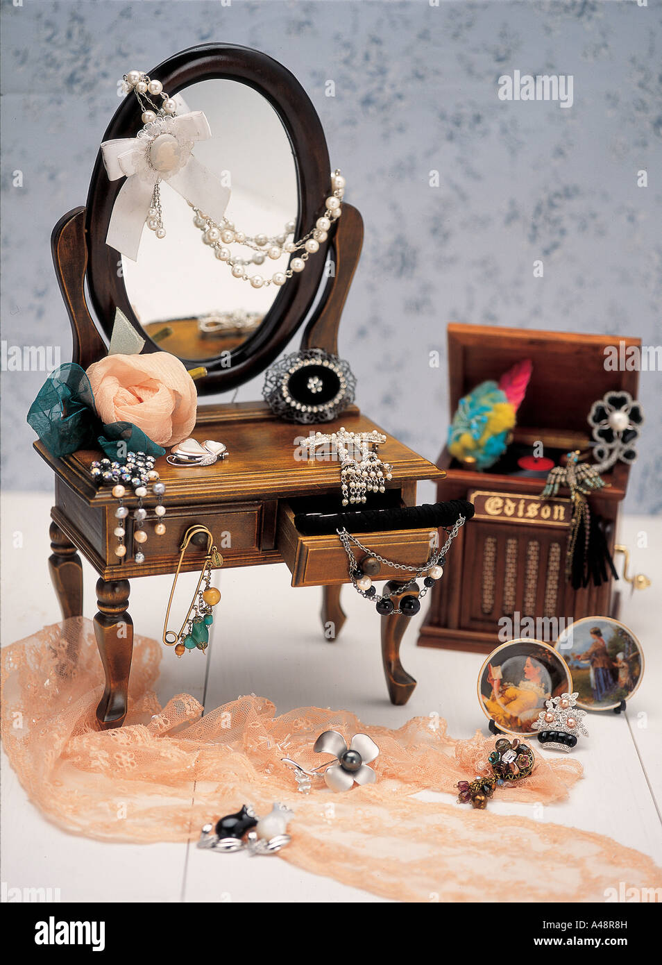 Jewellery on a dressing table Stock Photo - Alamy