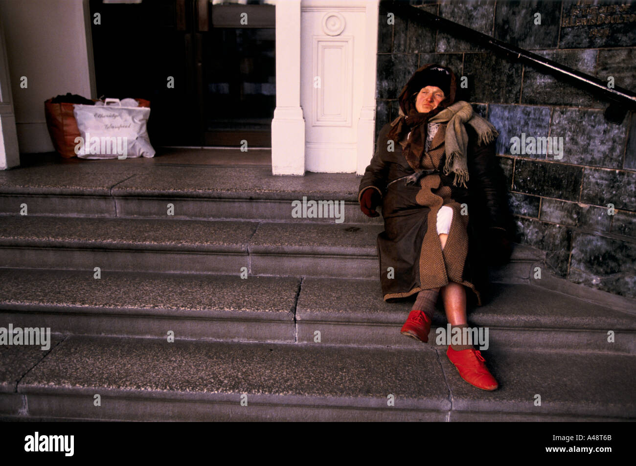 Homeless woman hi-res stock photography and images - Alamy