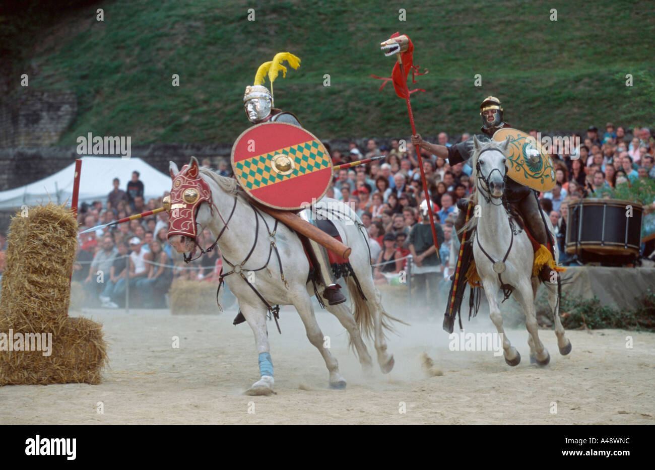 Two roman gladiators hi-res stock photography and images - Alamy