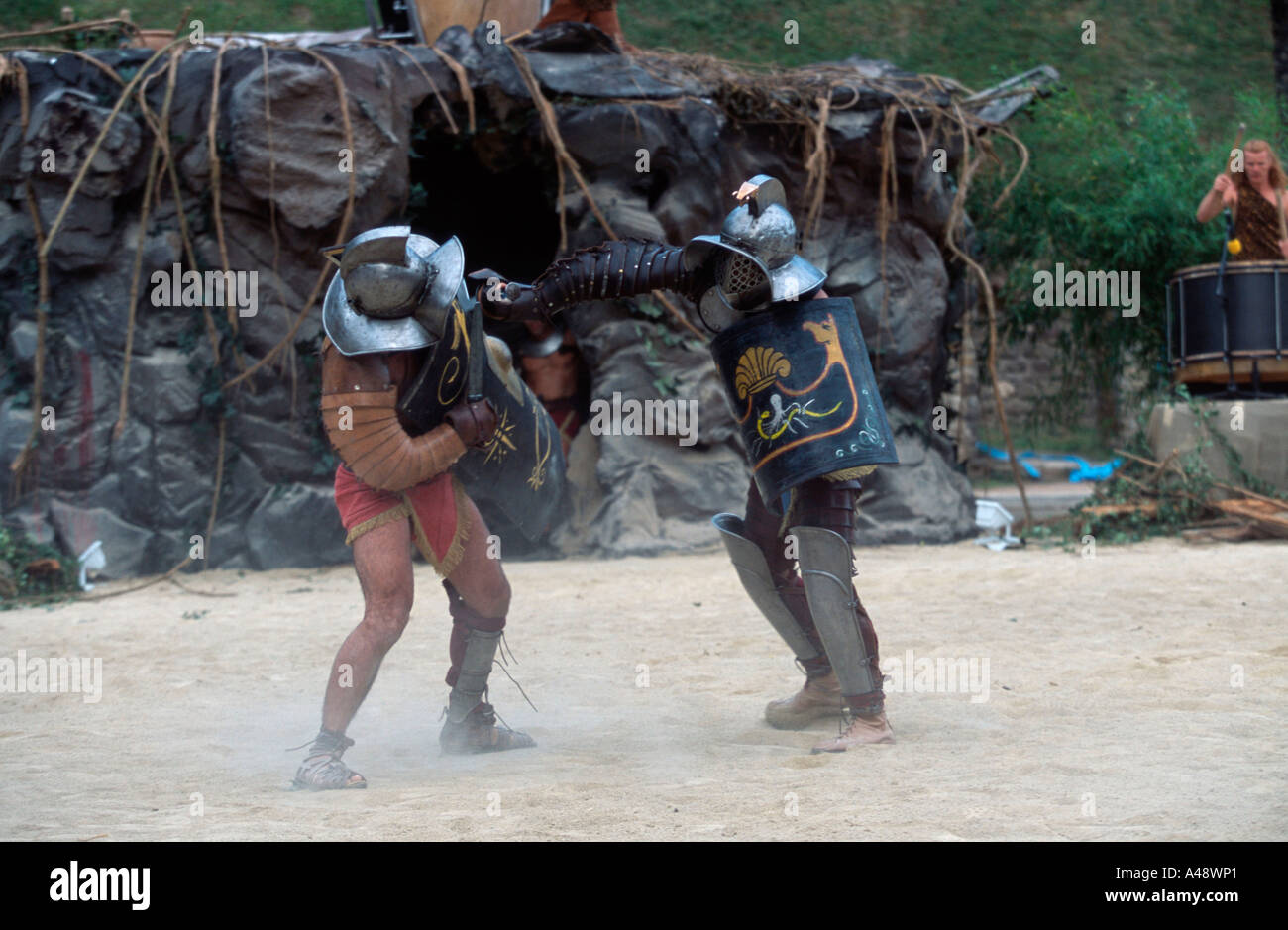 Two roman gladiators fighting hi-res stock photography and images - Alamy
