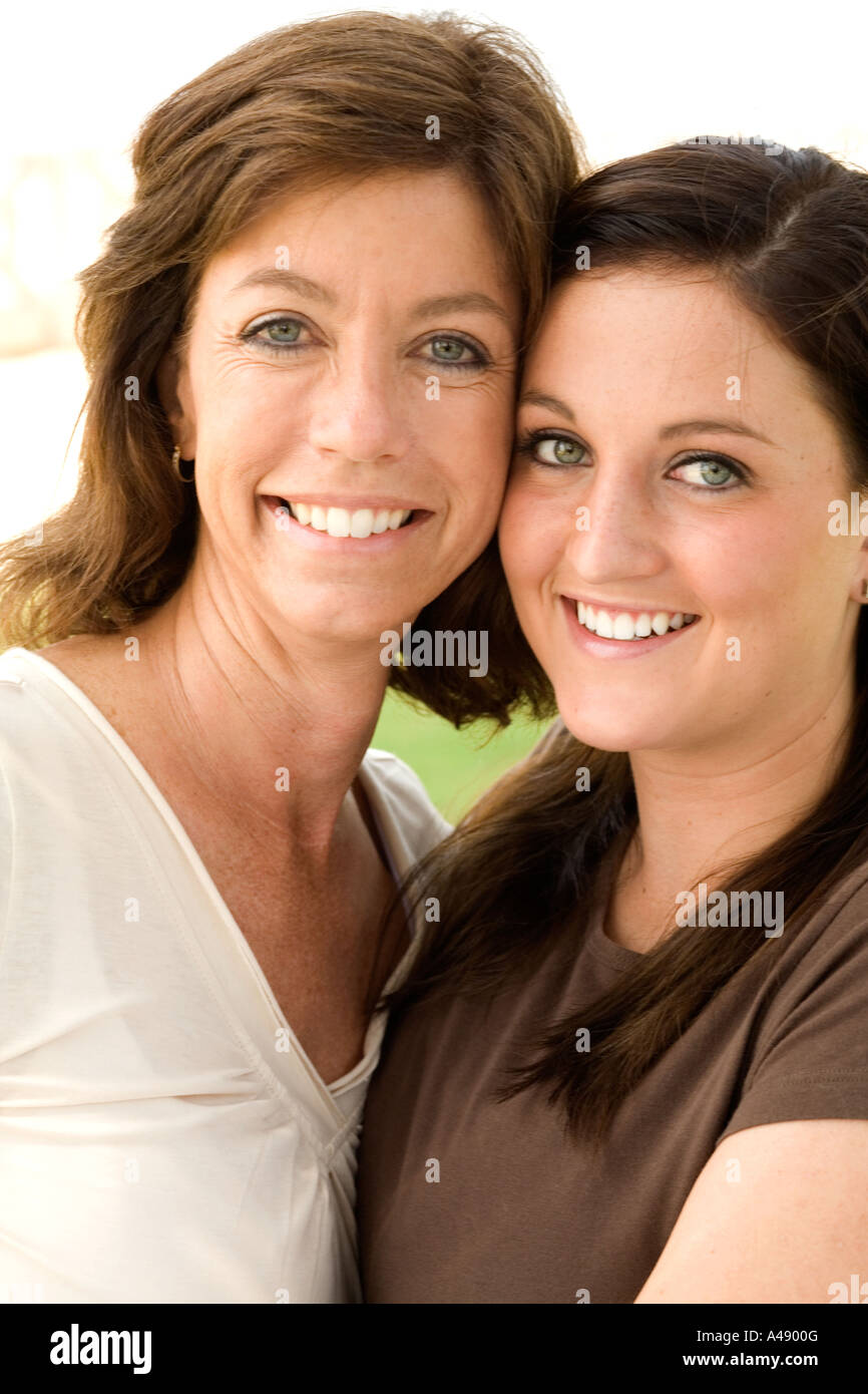 Mother and daughter smiling, portrait Stock Photo - Alamy
