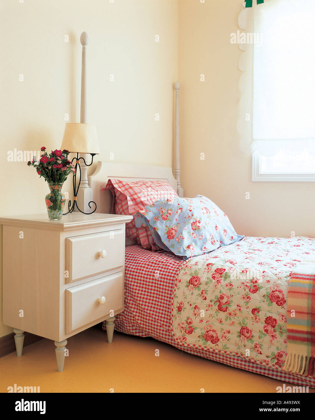 Empty bed in the bedroom Stock Photo - Alamy