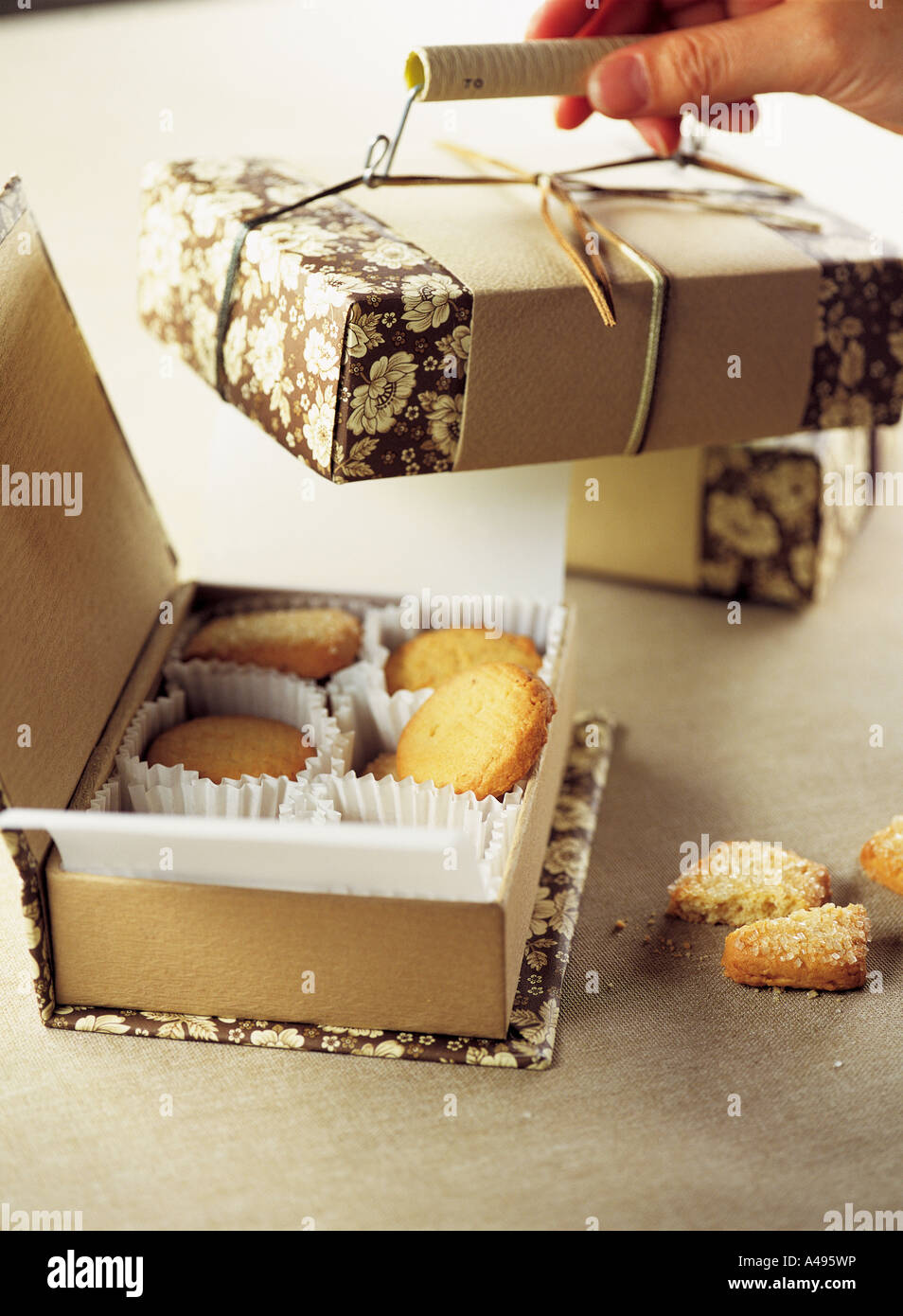 Cookie box hi-res stock photography and images - Alamy