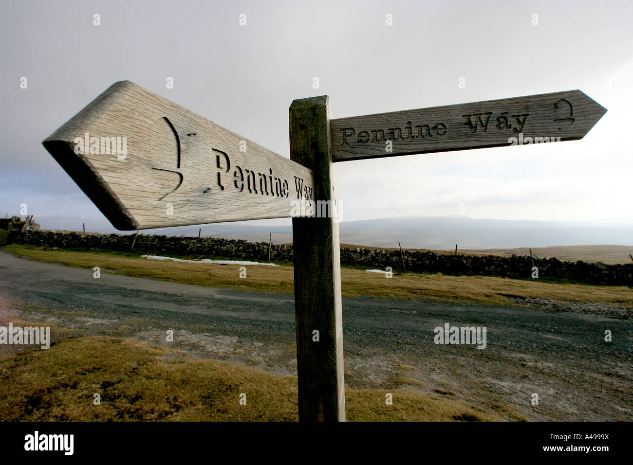 Pennine Way sign, Yorkshire Dales Stock Photo - Alamy