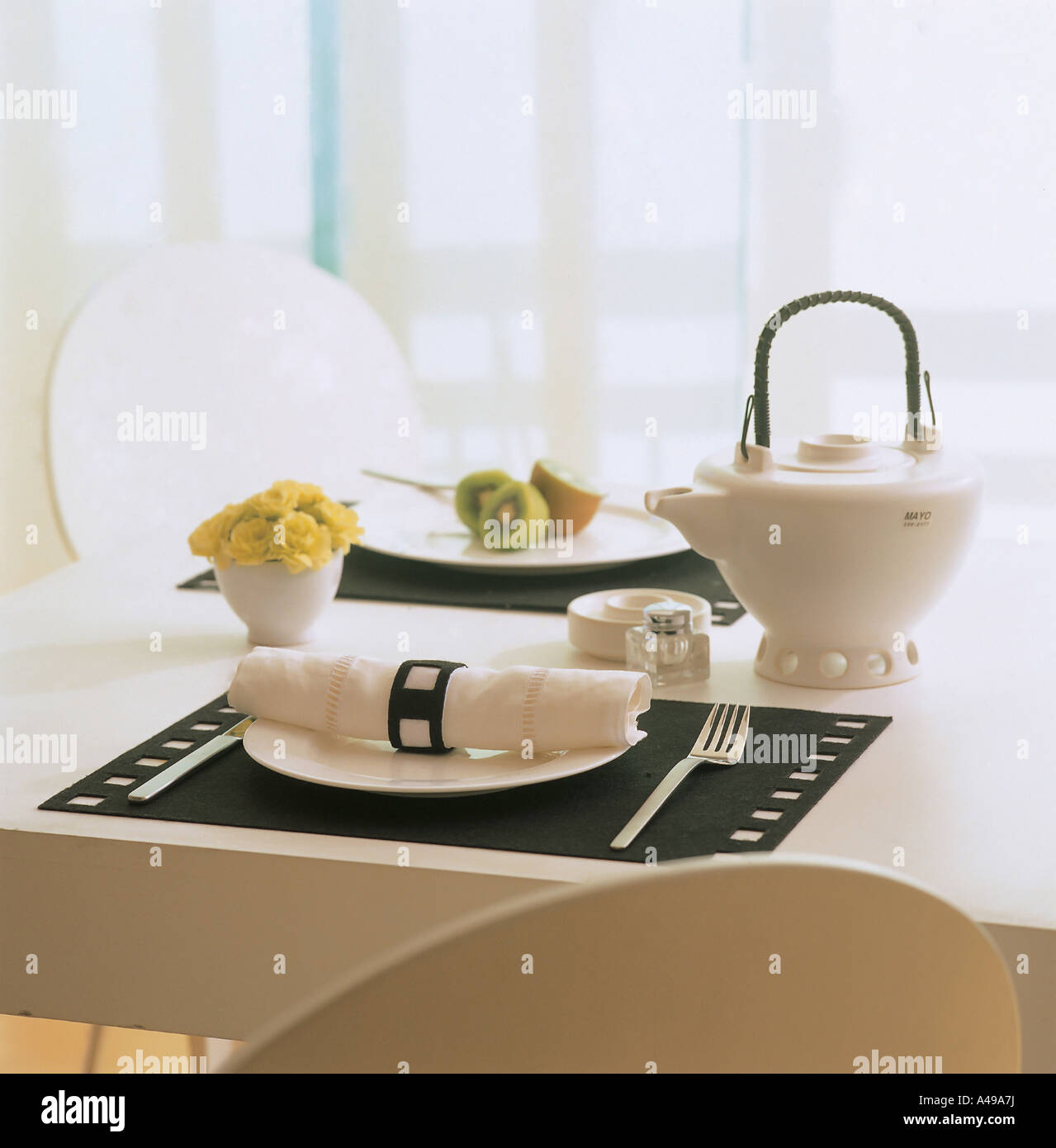 Close-up of crockery on the dining table Stock Photo - Alamy