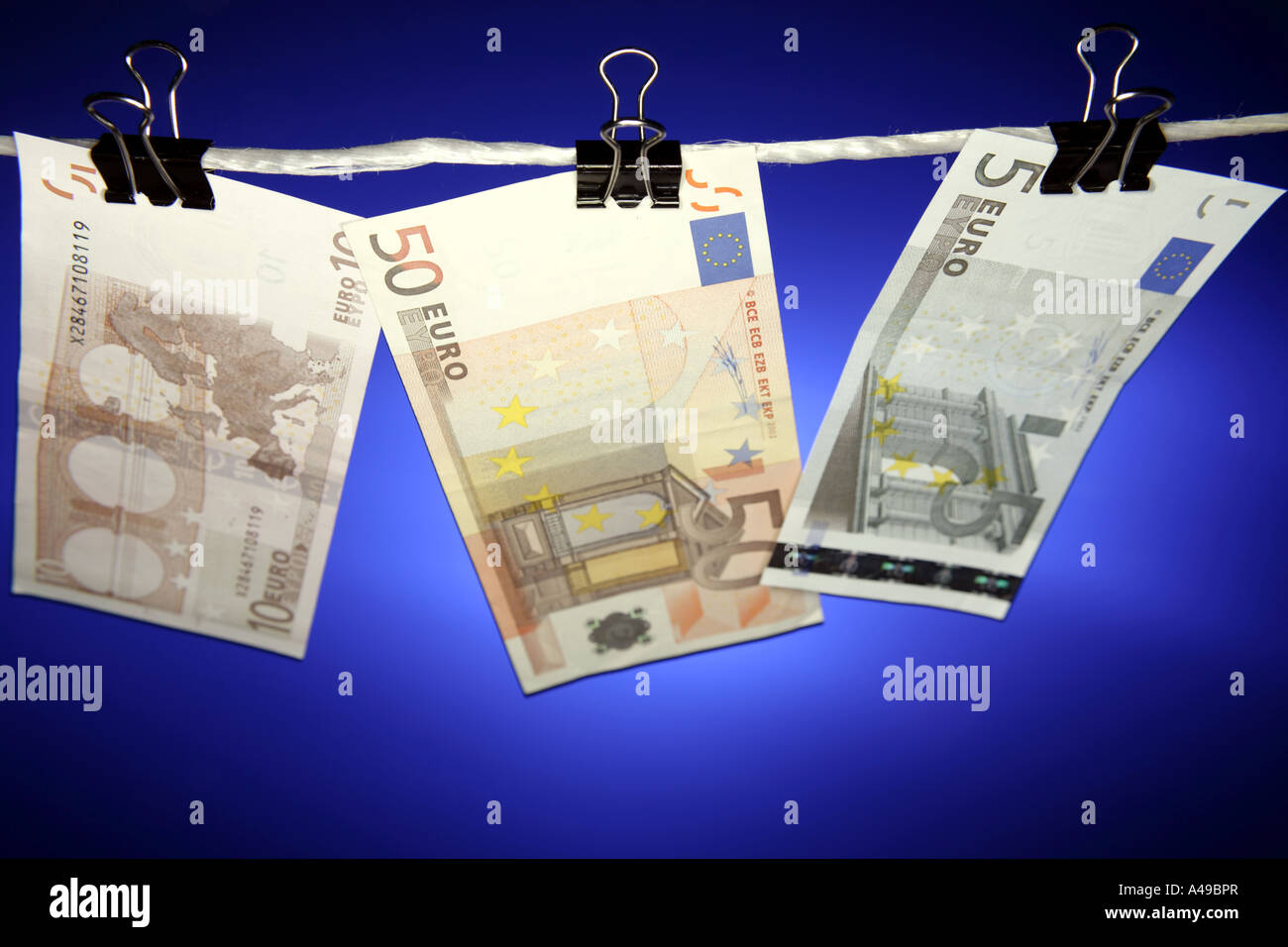 Money hanging on line Stock Photo - Alamy