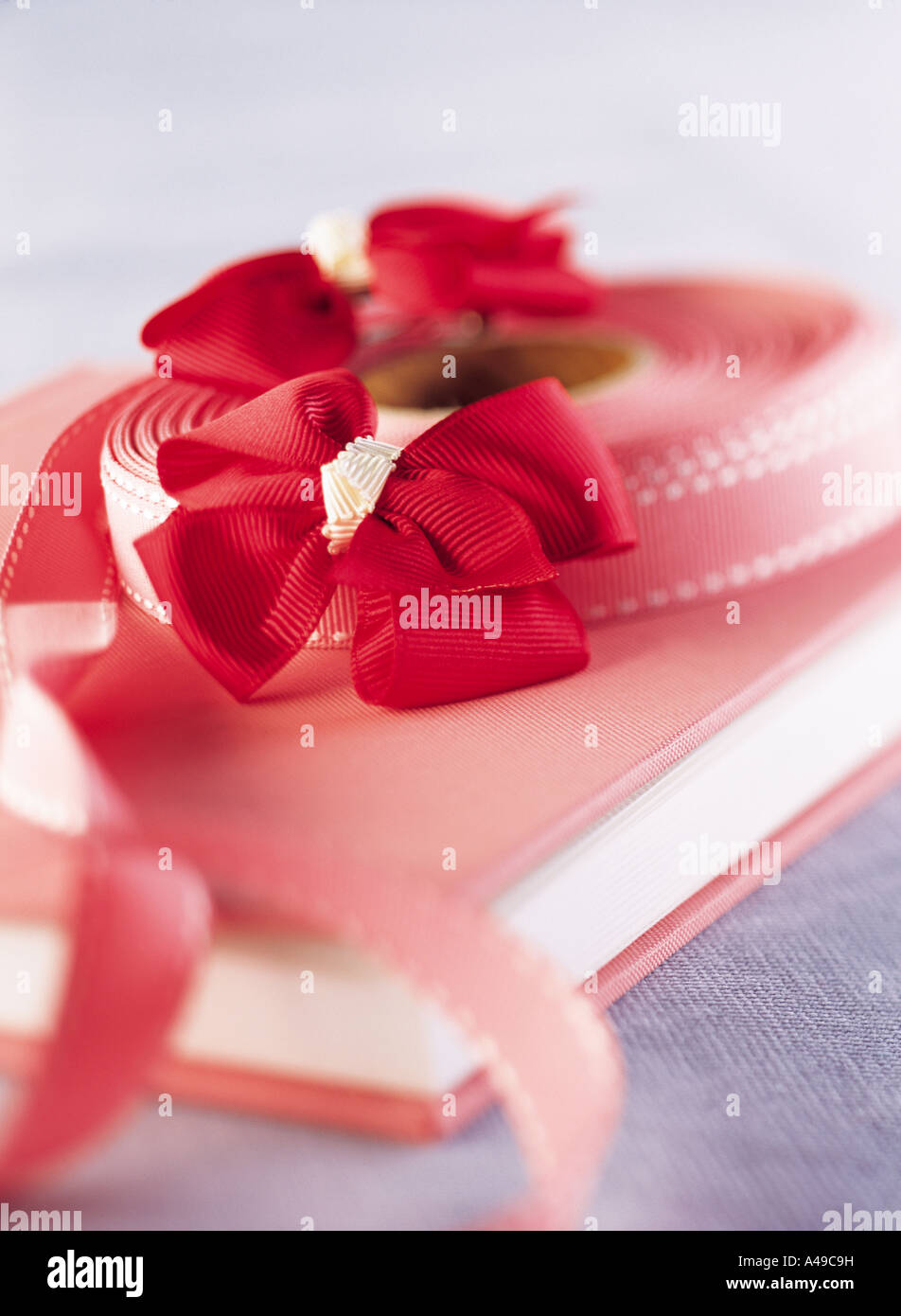 Book bow hi-res stock photography and images - Alamy
