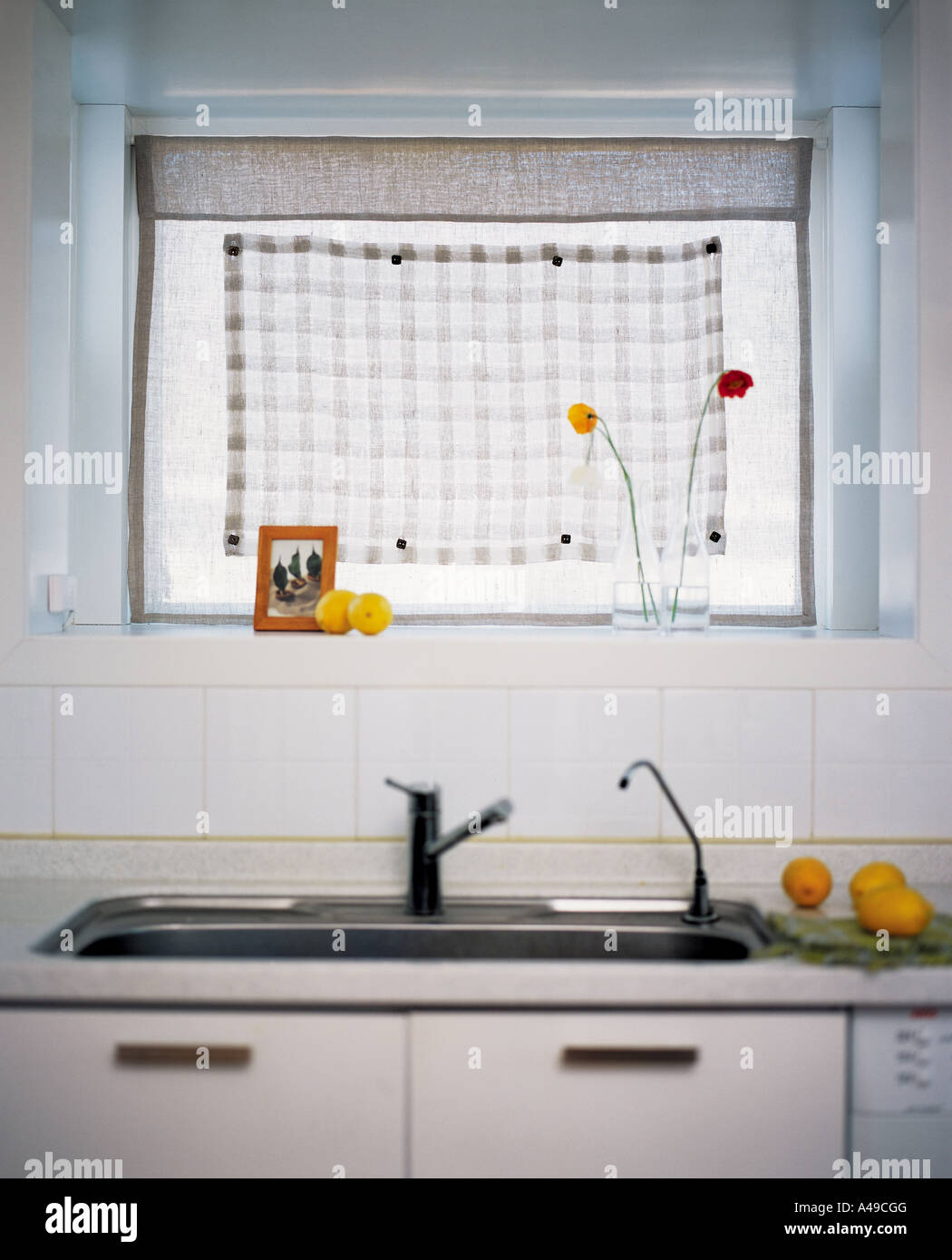 Kitchen sink in front of a window Stock Photo - Alamy