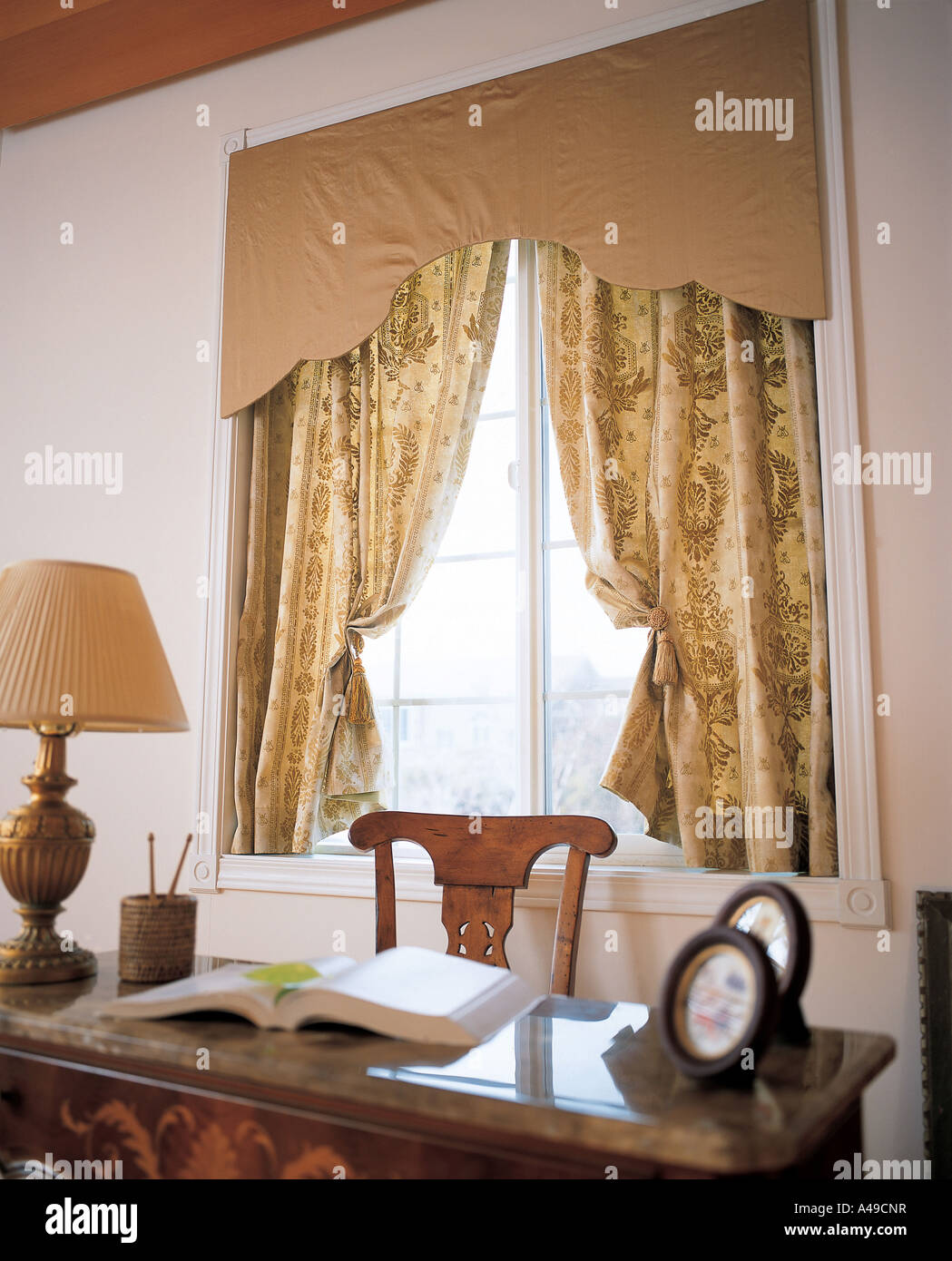 Lamp and a book on the table in the living room Stock Photo - Alamy