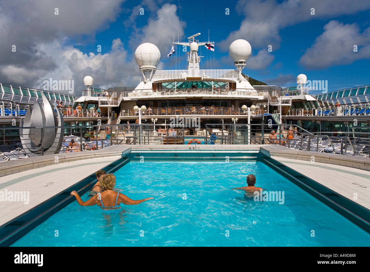 Swimming pool caribbean princess cruise ship hi-res stock photography ...