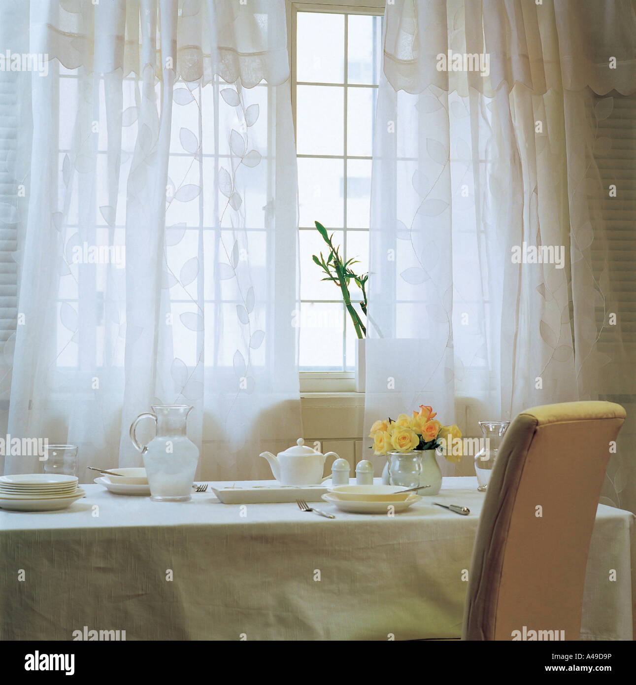 Crockery on the dining table Stock Photo - Alamy