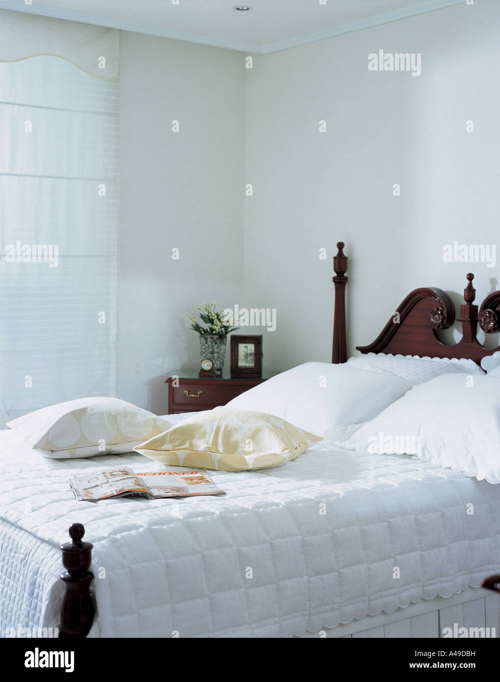 Magazine and cushions on the bed Stock Photo - Alamy