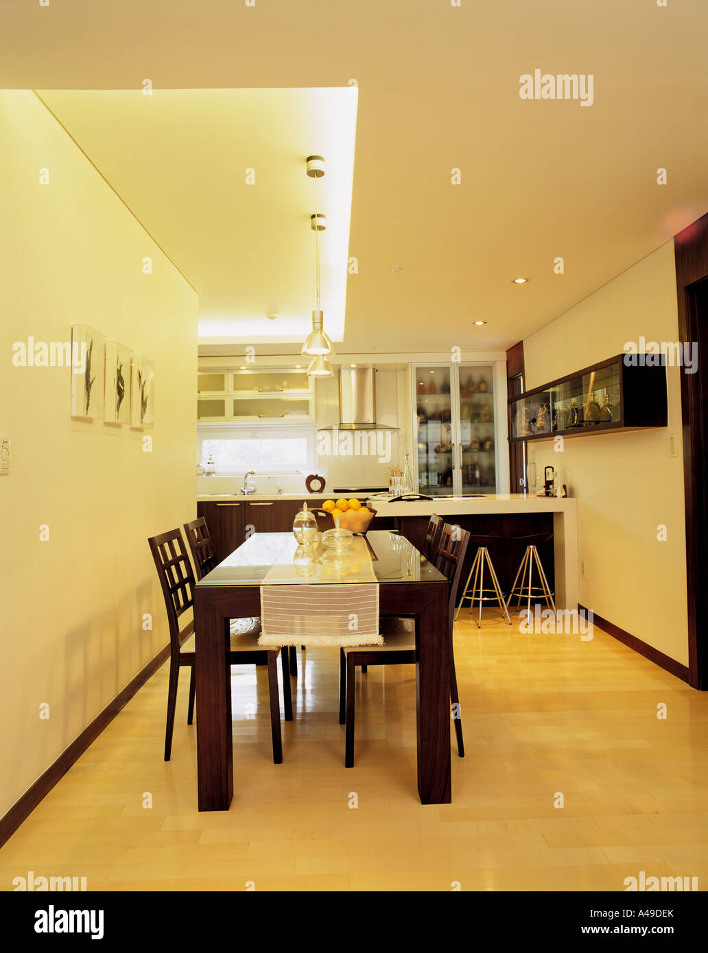 Empty chairs and a dining table in the kitchen Stock Photo - Alamy