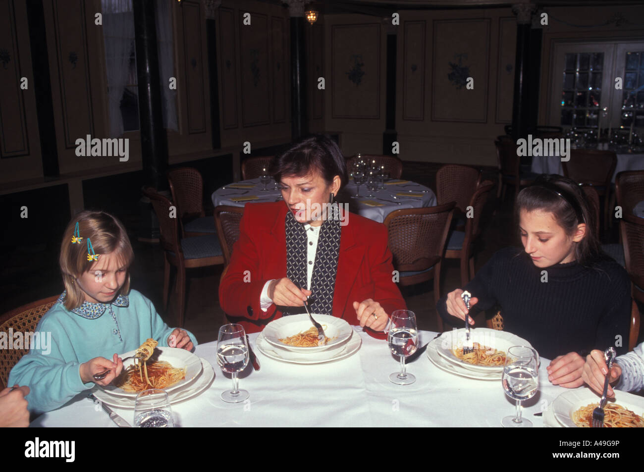 Table manners hi-res stock photography and images - Alamy