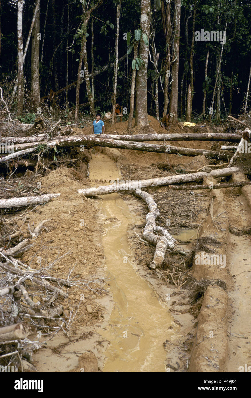 Digging ditches hi-res stock photography and images - Alamy