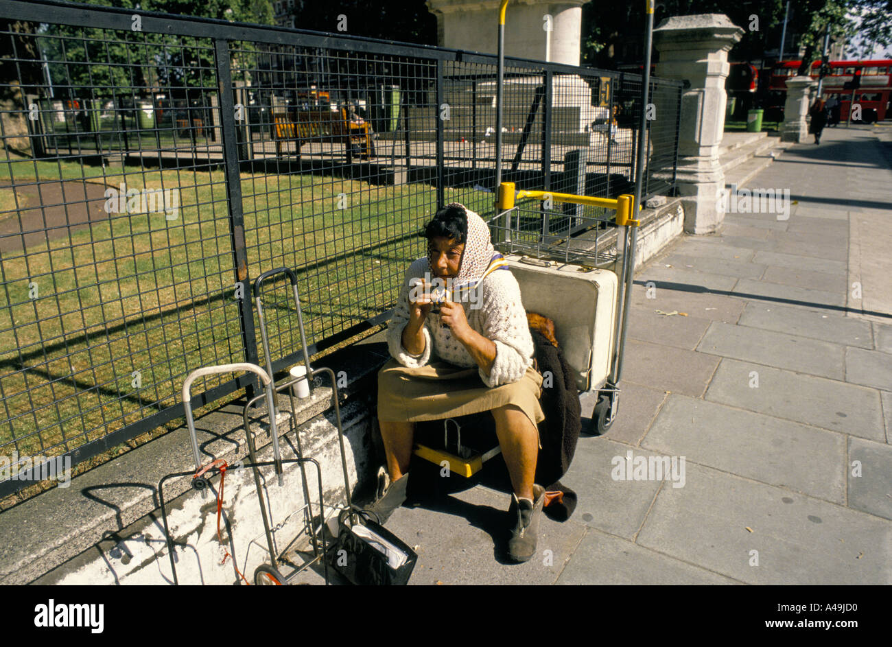 Women in london hi-res stock photography and images - Alamy