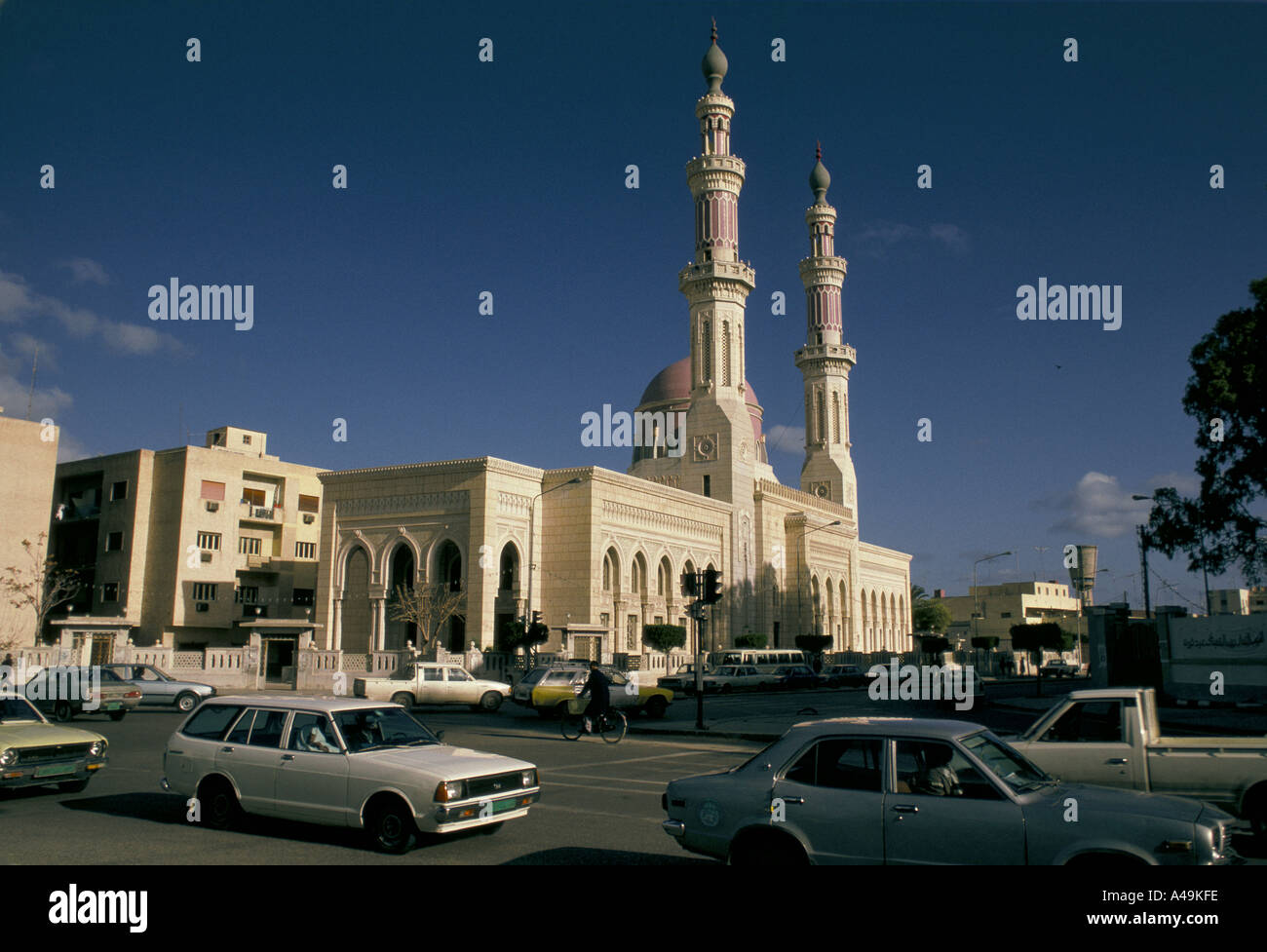 Tripoli libya street scene tripoli hi-res stock photography and images ...
