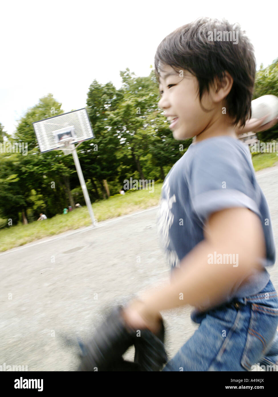 Side profile of a boy throwing a baseball Stock Photo - Alamy
