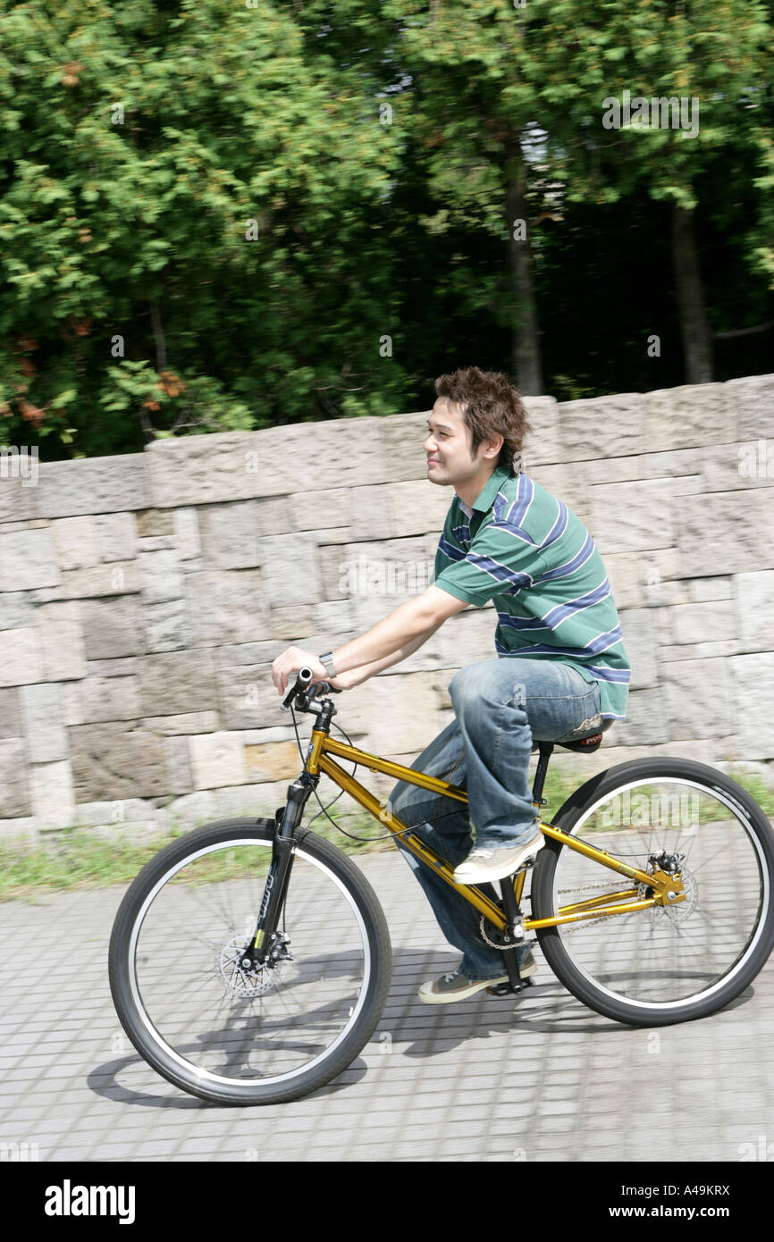Side profile of a young man cycling Stock Photo - Alamy
