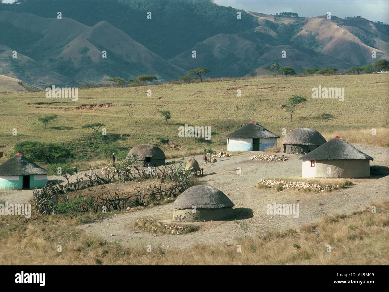 Round Zulu House High Resolution Stock Photography and Images - Alamy