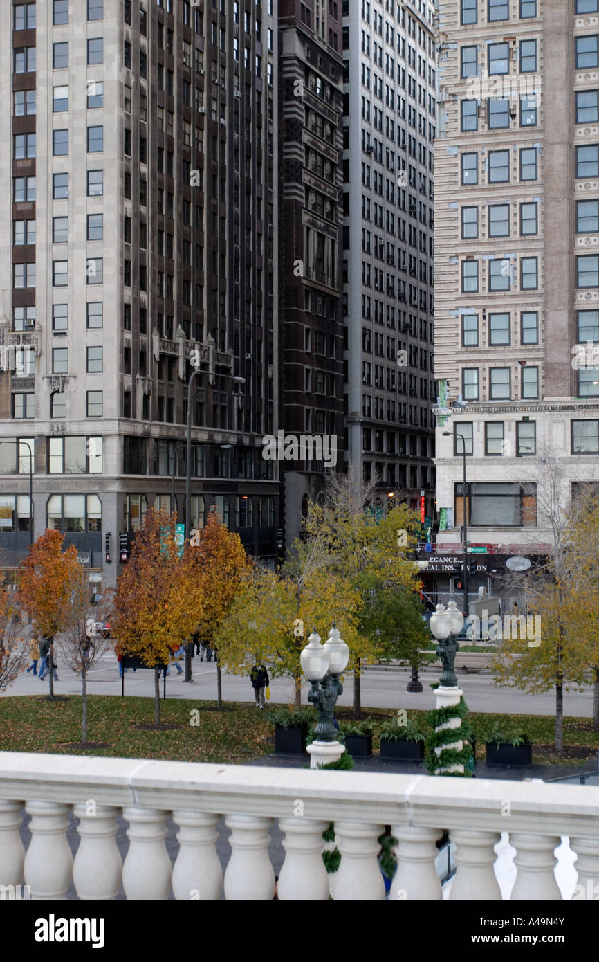 Chicago illinois usa madison street hi-res stock photography and images ...